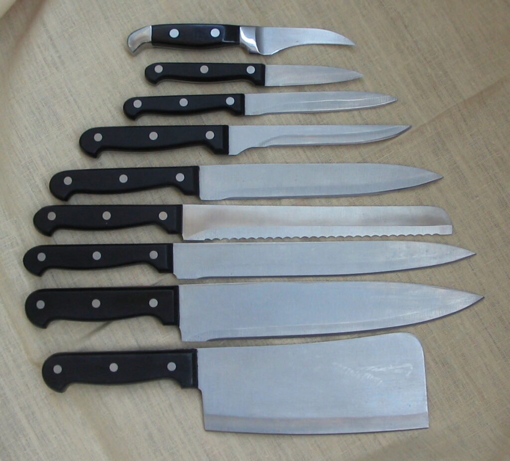 Different types of kitchen knives - Kooky Bakes
